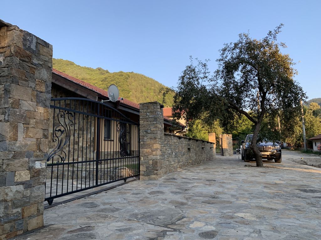Вили под наем Край реката село Рибарица Община Тетевен